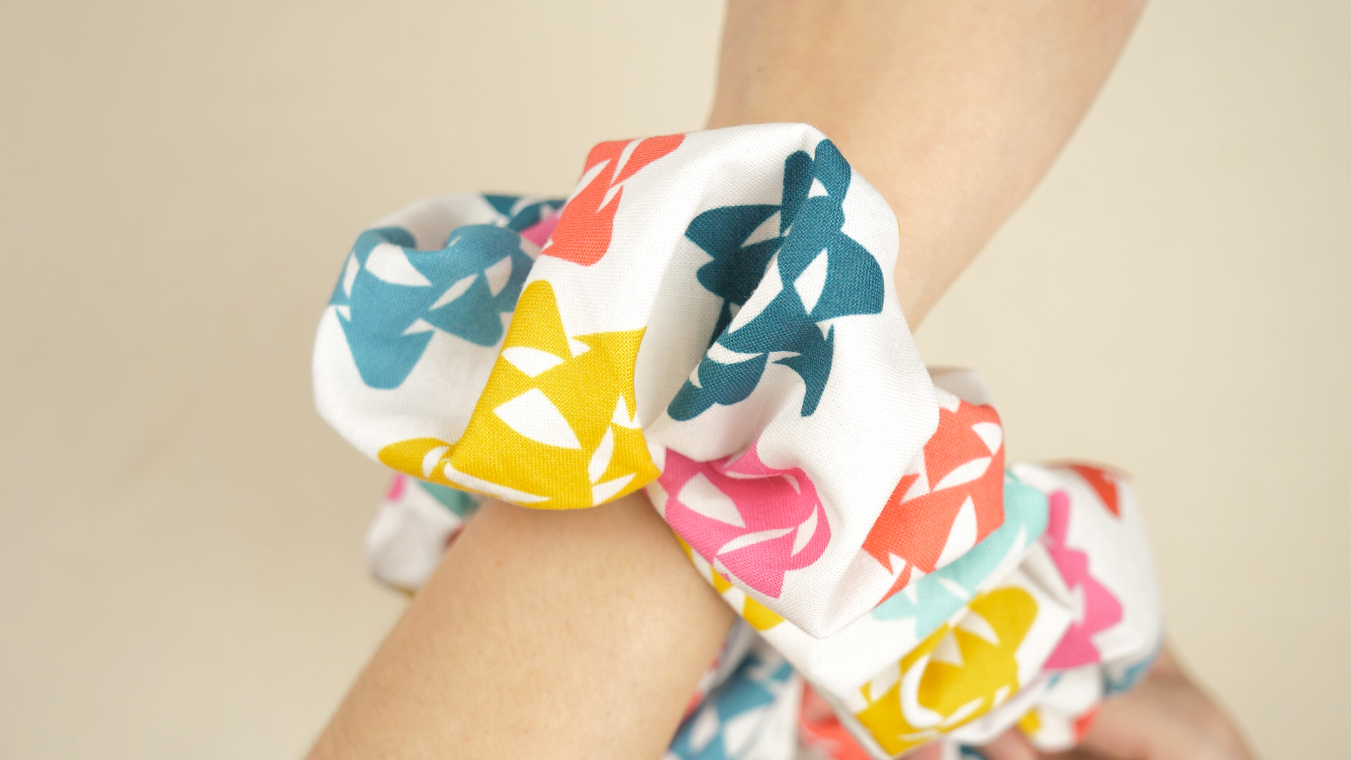 Make a Giant XL Scrunchie | Easy DIY | Holiday Sew-Along – Sewing Report