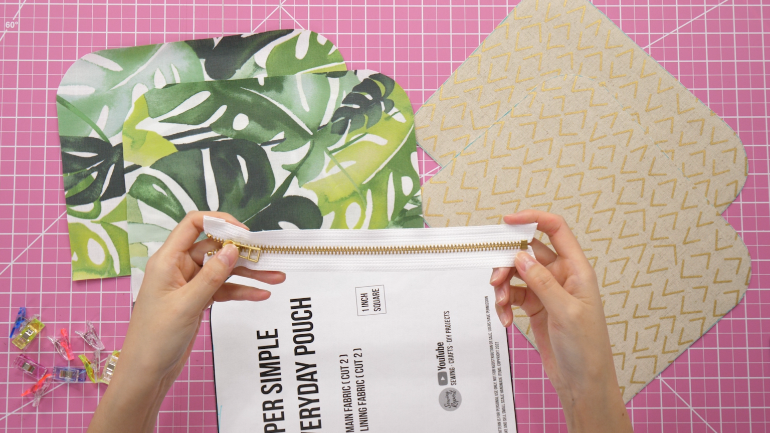 The Easiest Zipper Pouch Tutorial +FREE PATTERN | Beginner Sewing ...