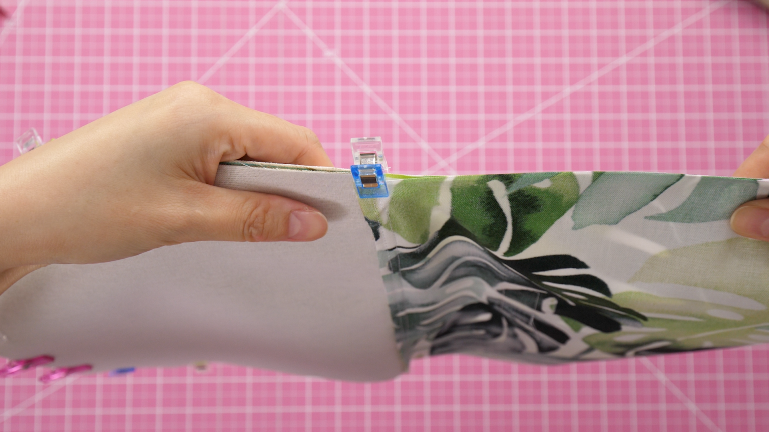 The Easiest Zipper Pouch Tutorial +FREE PATTERN | Beginner Sewing ...